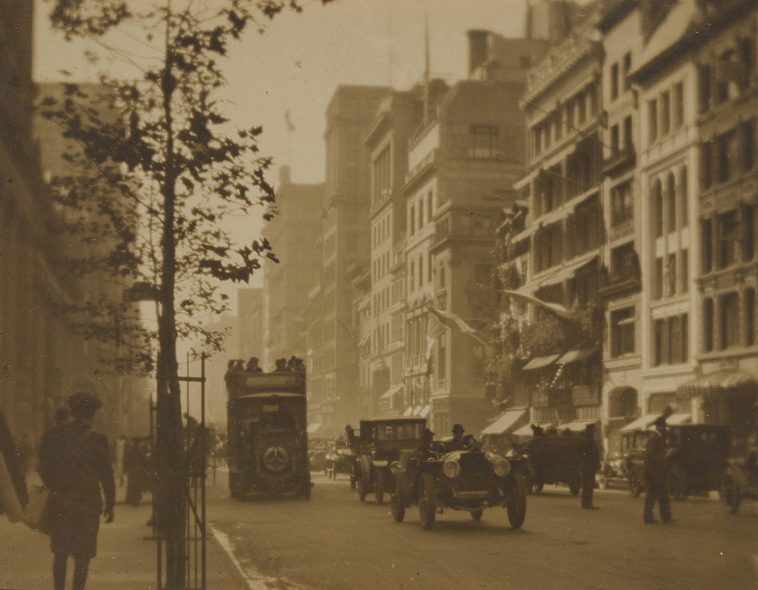 Karl Struss, Fifth Avenue about 38th Street, ca. 1912 · SFMOMA