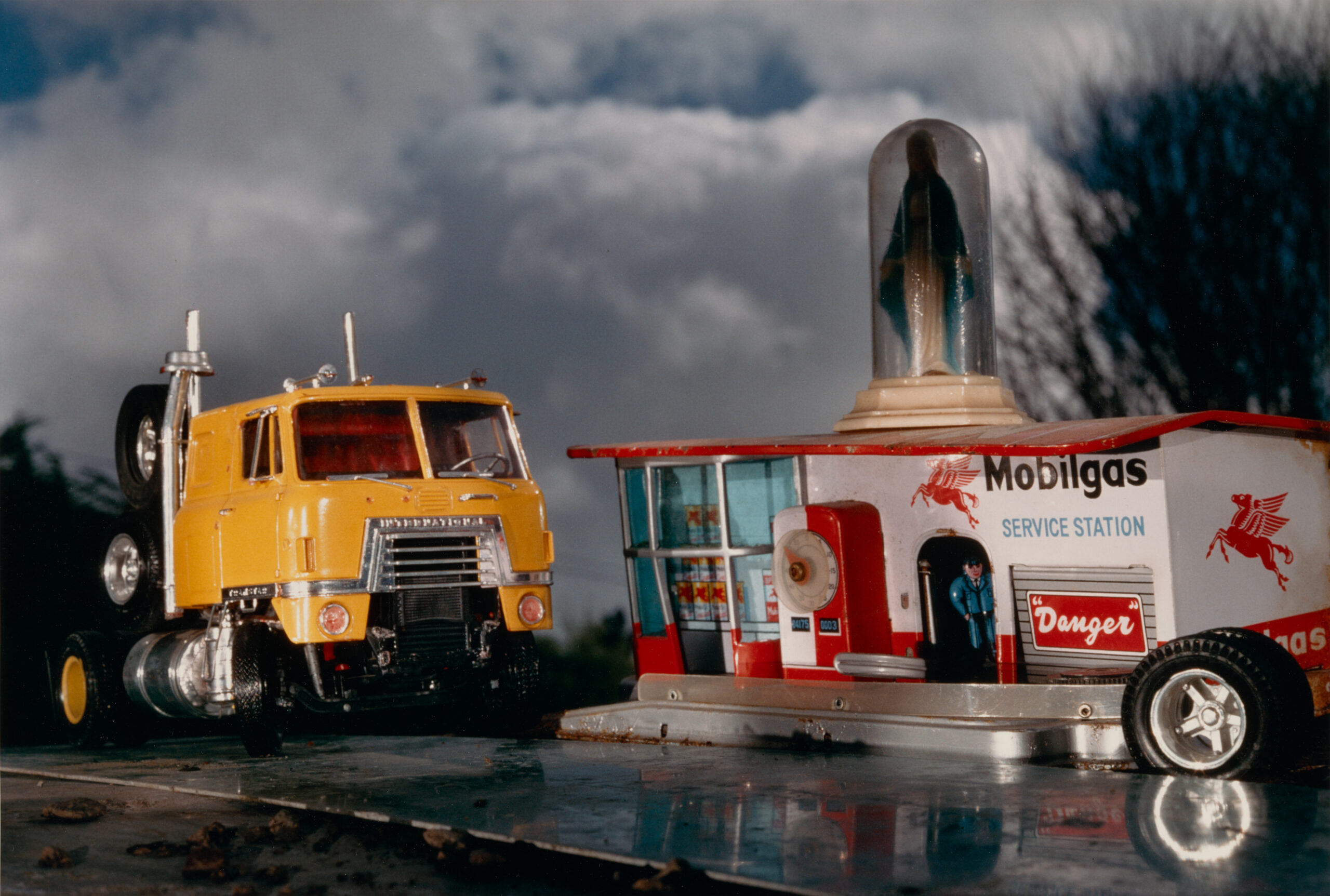 Ken Botto, Gas Station, 1988 · SFMOMA